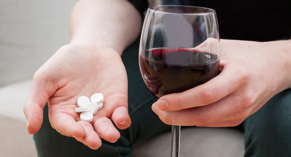 Alcohol and Ambien | What Happens When You Mix Them? Effects & Risks